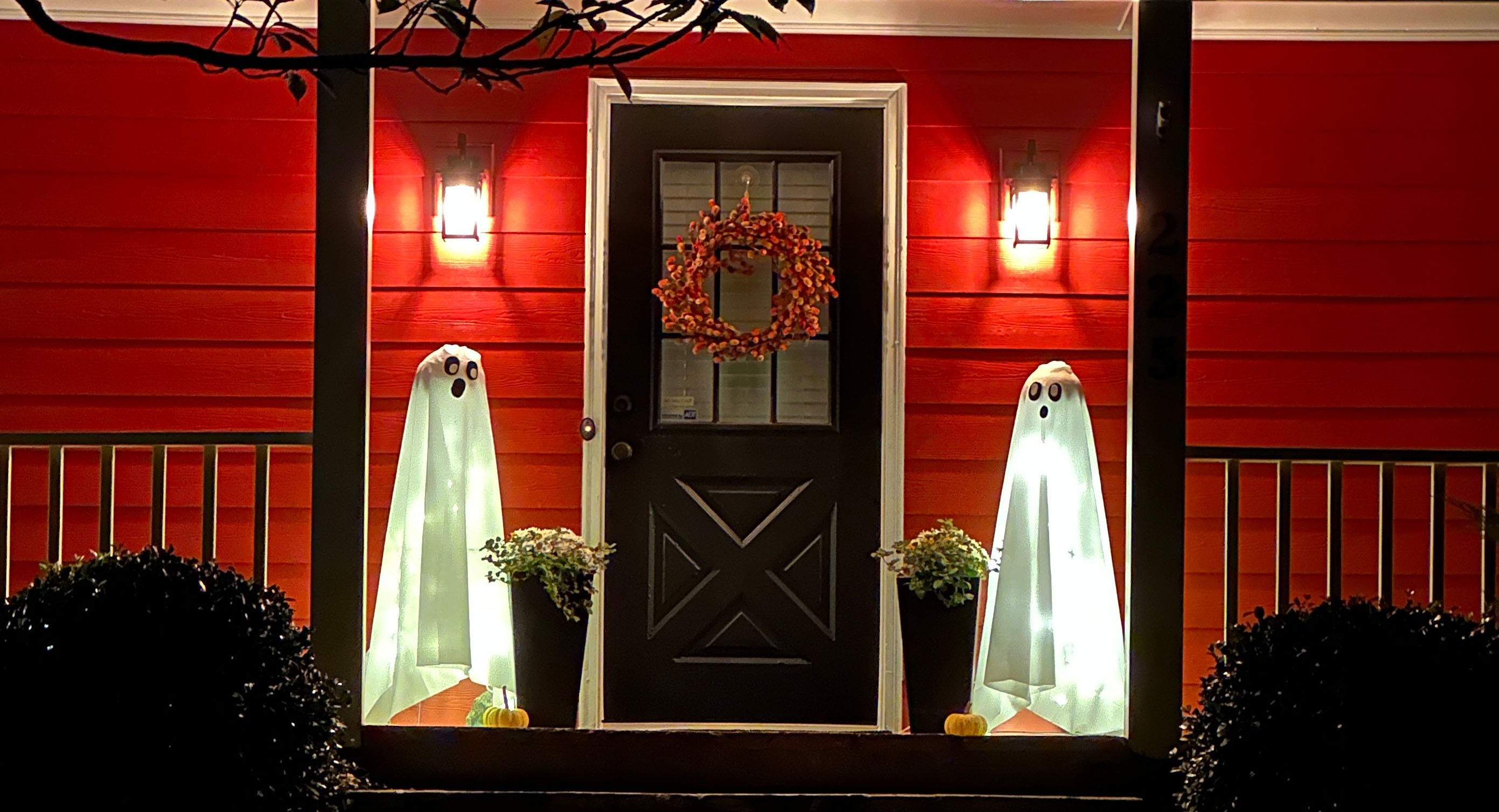 Glowing Tomato Cage Ghost DIY Halloween Decor